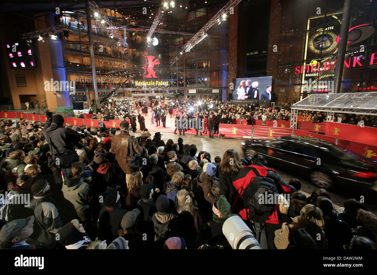 Fans await the arrival of the guests in front of the Berlinale Palace ...