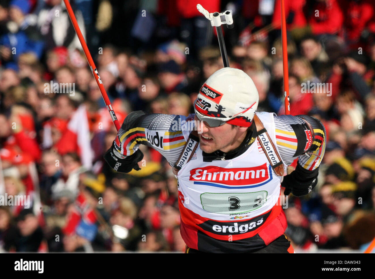 Der Deutsche Michael Roesch races towards bronce during the 4x7.5 km ...