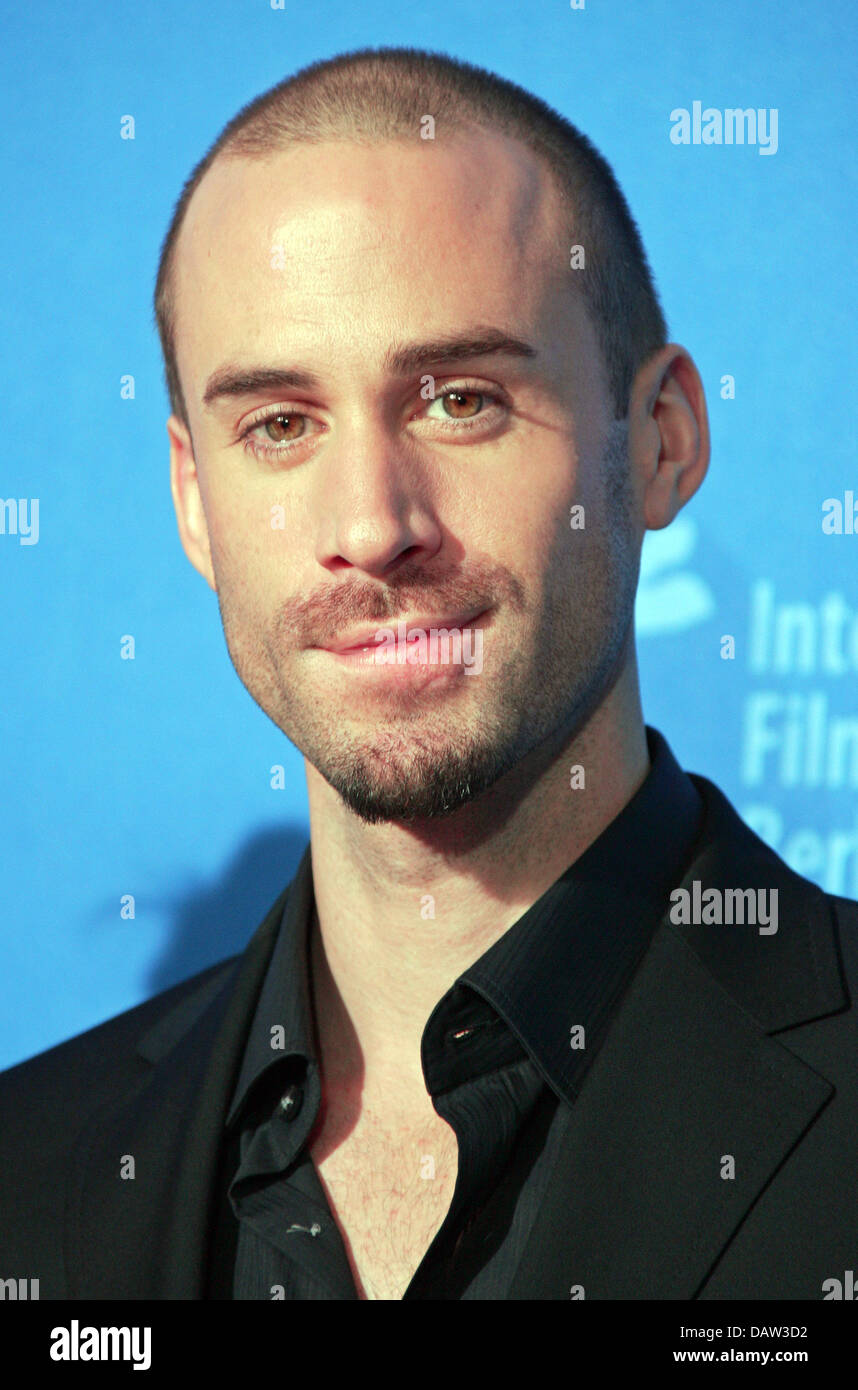 Joseph Fiennes's Instagram, Twitter & Facebook on IDCrawl