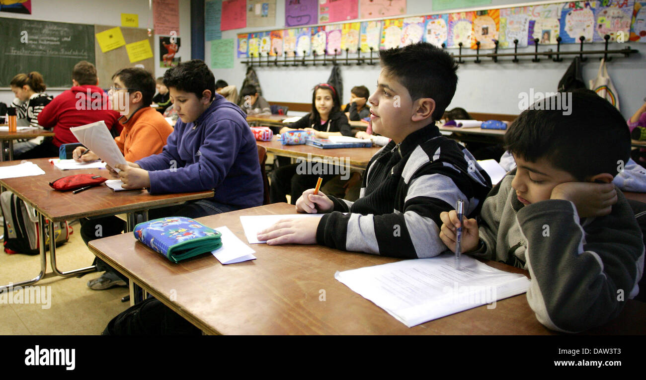 Muslim fifth grade pupils attend an islamic religion lesson at the ...