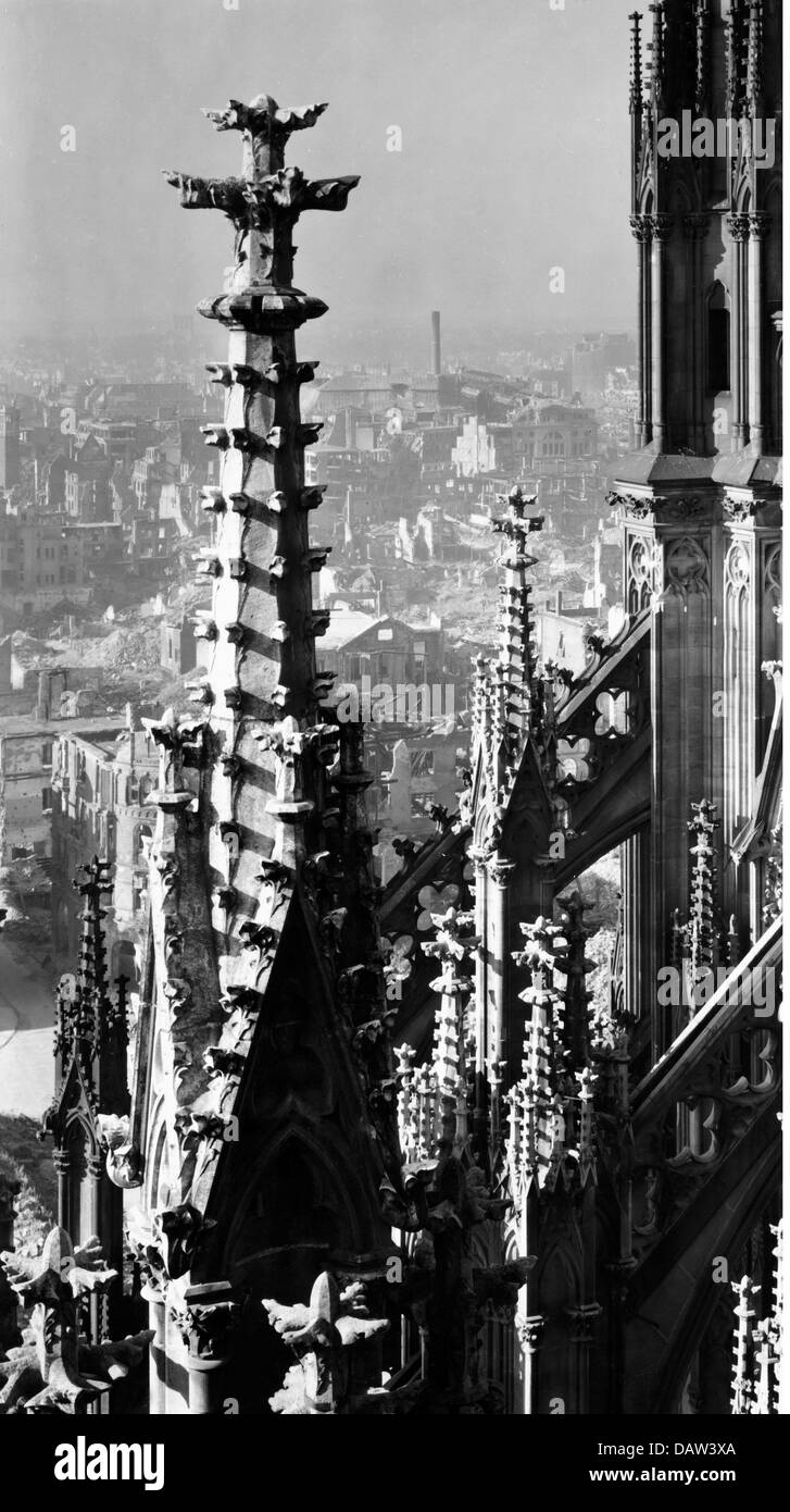 post war period, destroyed cities, Germany, Cologne, Cologne Cathedral ...