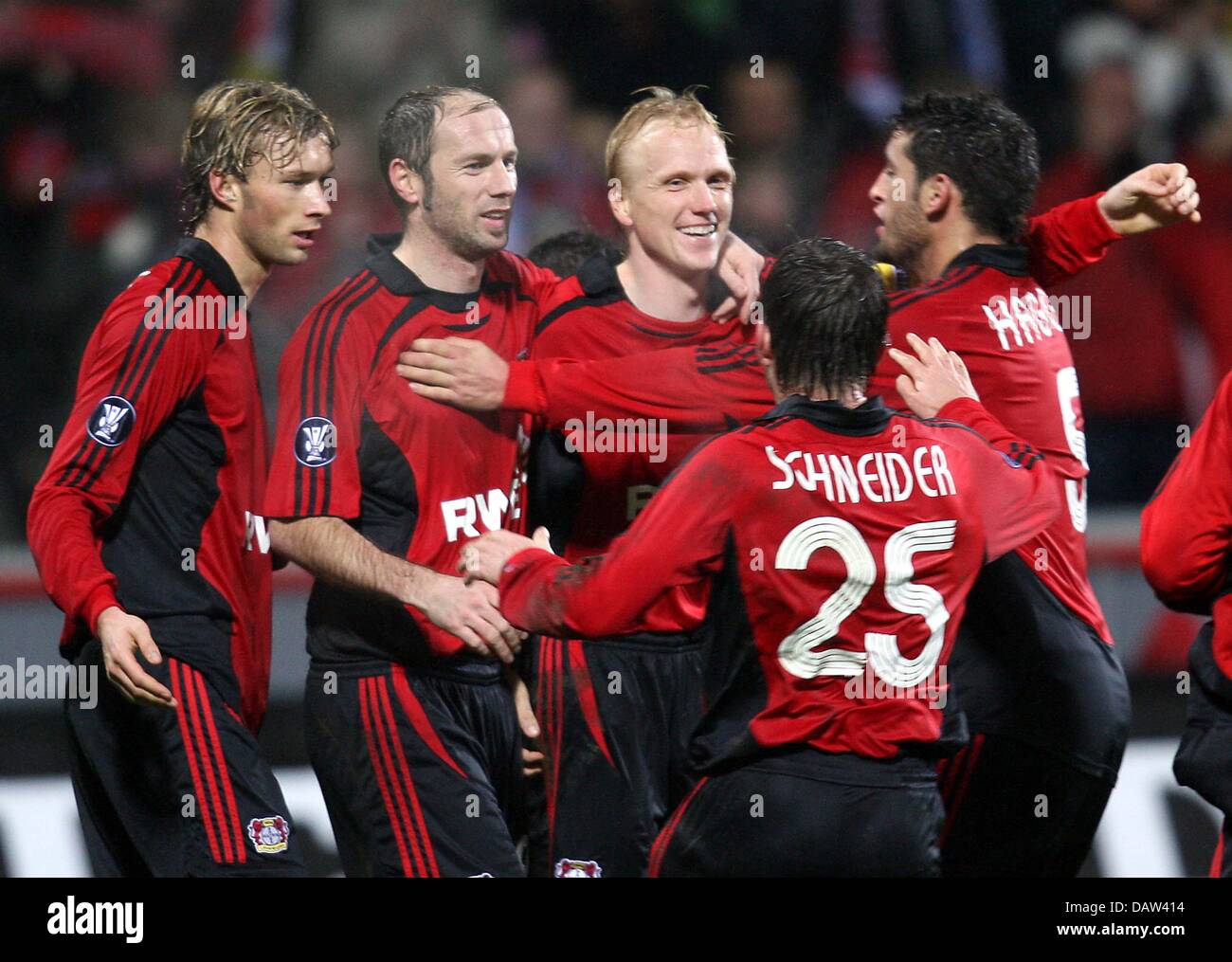 Leverkusen's Stefan Kießling (L-R), Sergey Barbarez, Carsten Ramelow ...