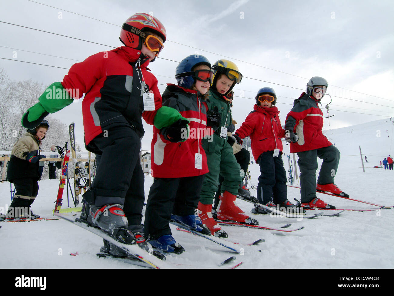 A group of children is ready to race down the slope without ski sticks ...