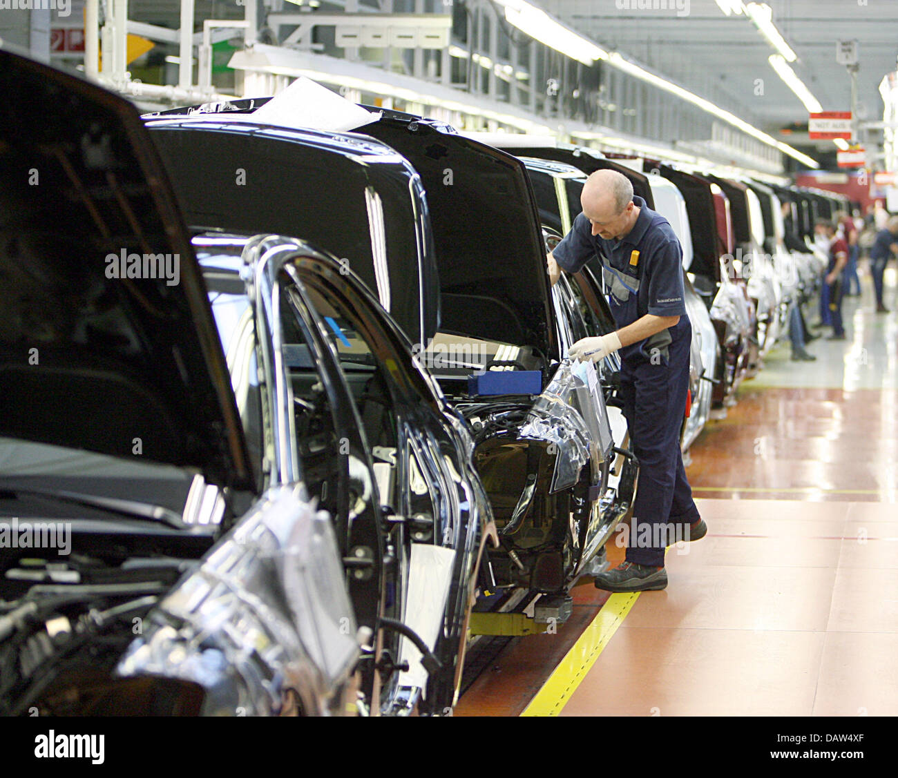 An employee of carmaker DaimlerChrysler AG is pictured during the ...
