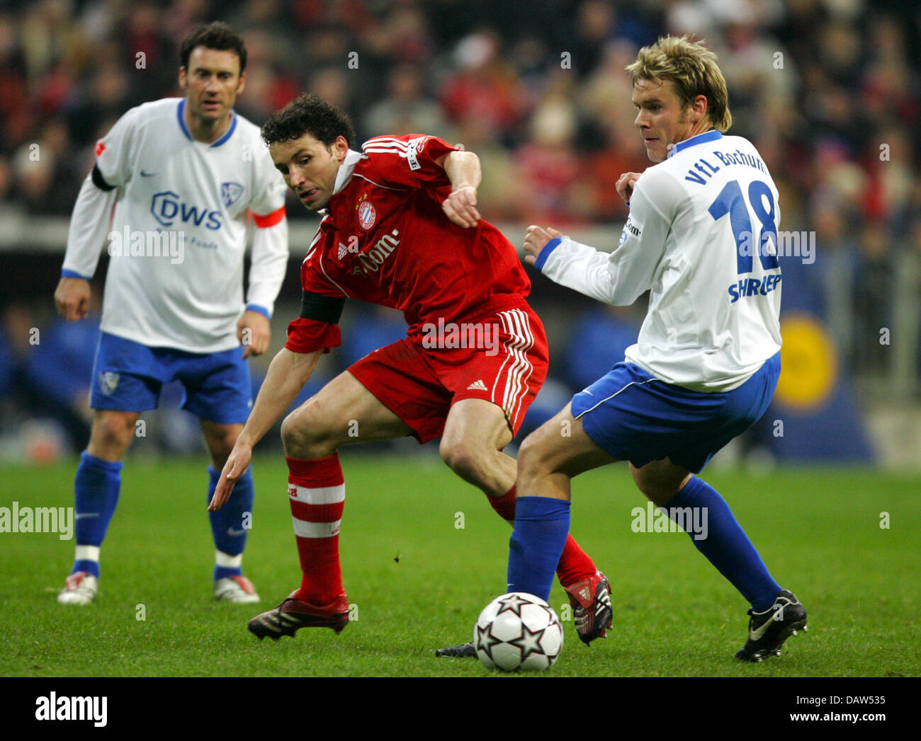 Bundesliga club FC Bayern Munich's midfielder Mark van Bommel (C ...
