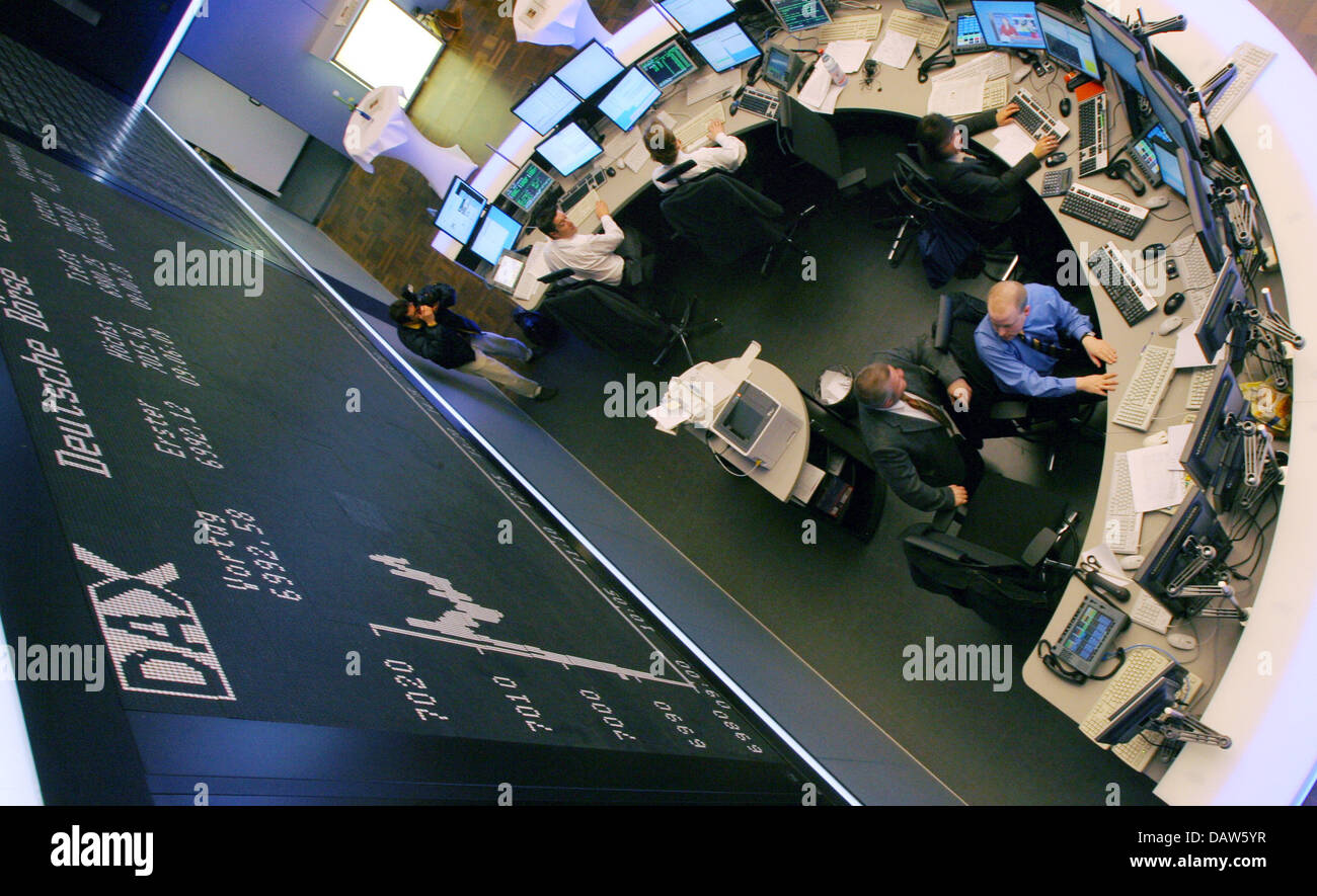 The German stock index DAX stands at more than 7000 points at the ...