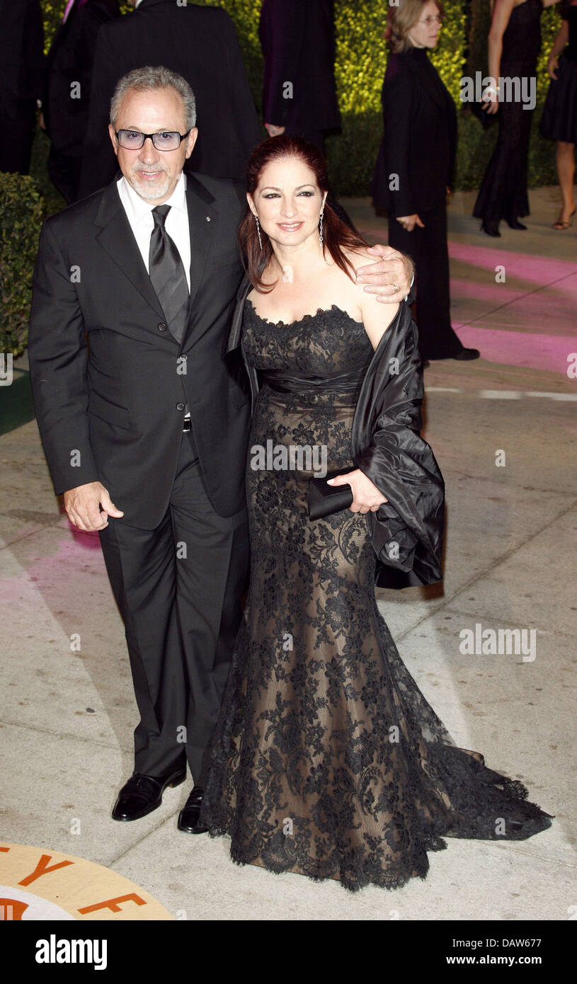 Cuban music producer Emilio Estefan (L) and his wife Cuban singer ...