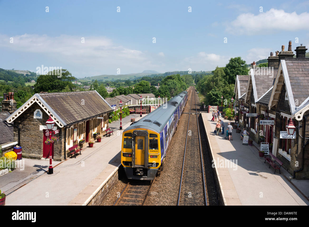 Rural train station with train hi-res stock photography and images - Alamy
