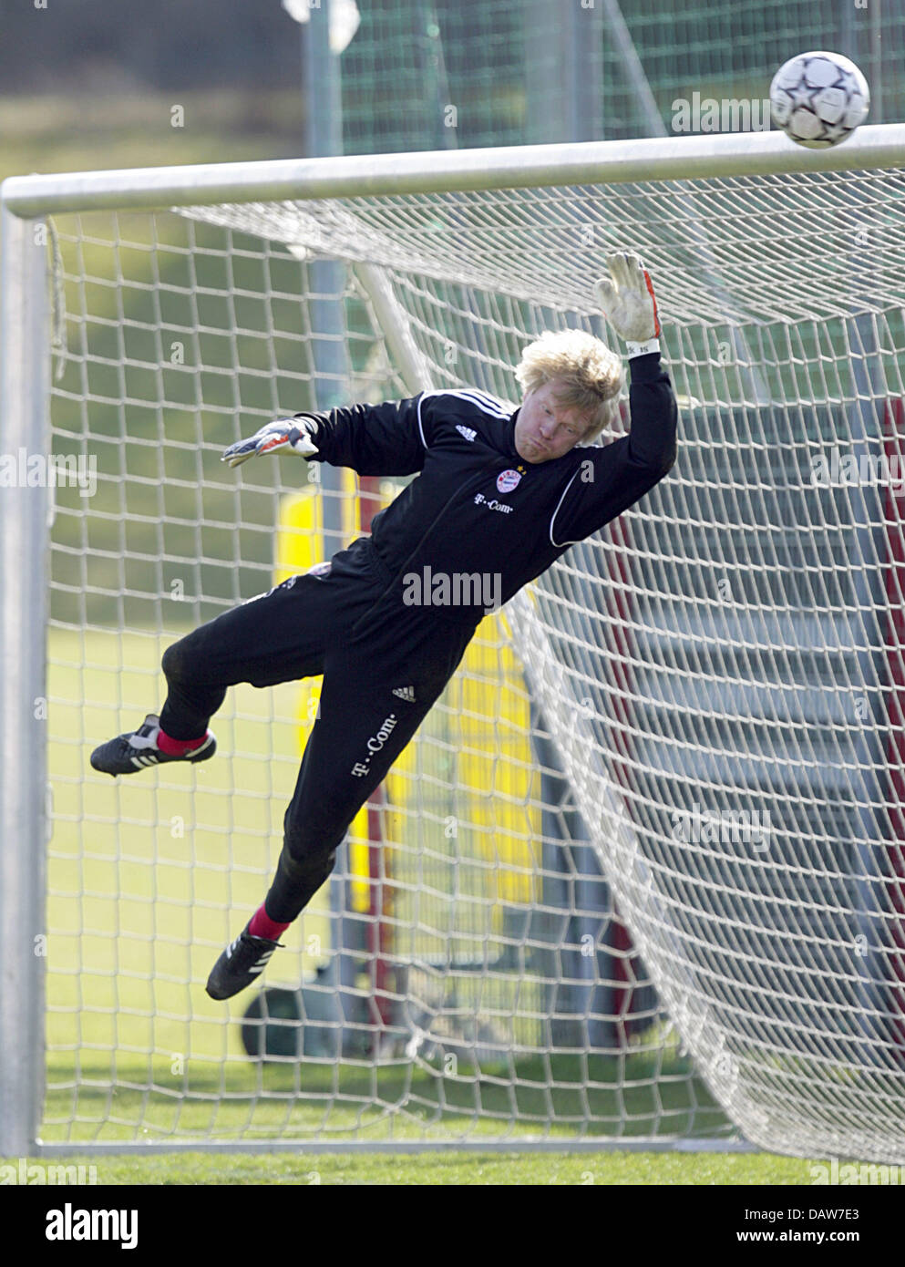 German Bundesliga club FC Bayern Munich's goalie Oliver Kahn pictured ...