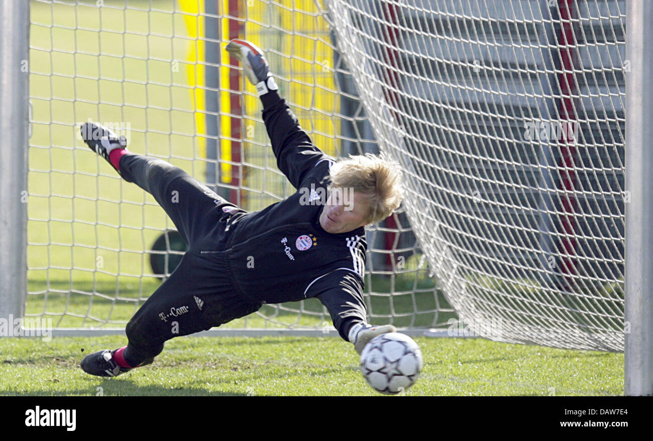 German Bundesliga club FC Bayern Munich's goalie Oliver Kahn pictured ...