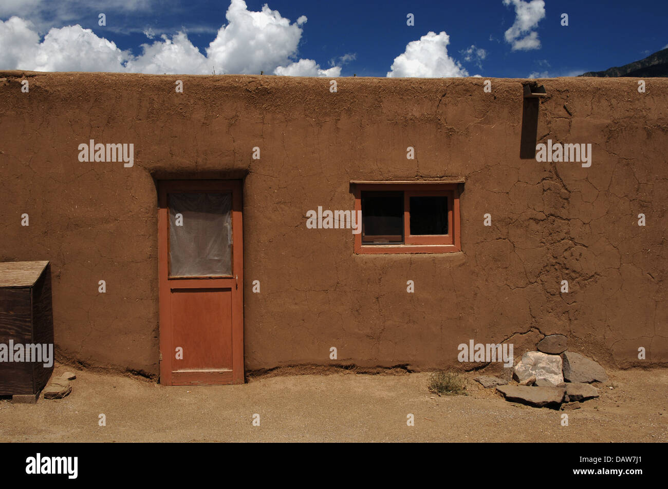 Pueblo tribe hi-res stock photography and images - Alamy