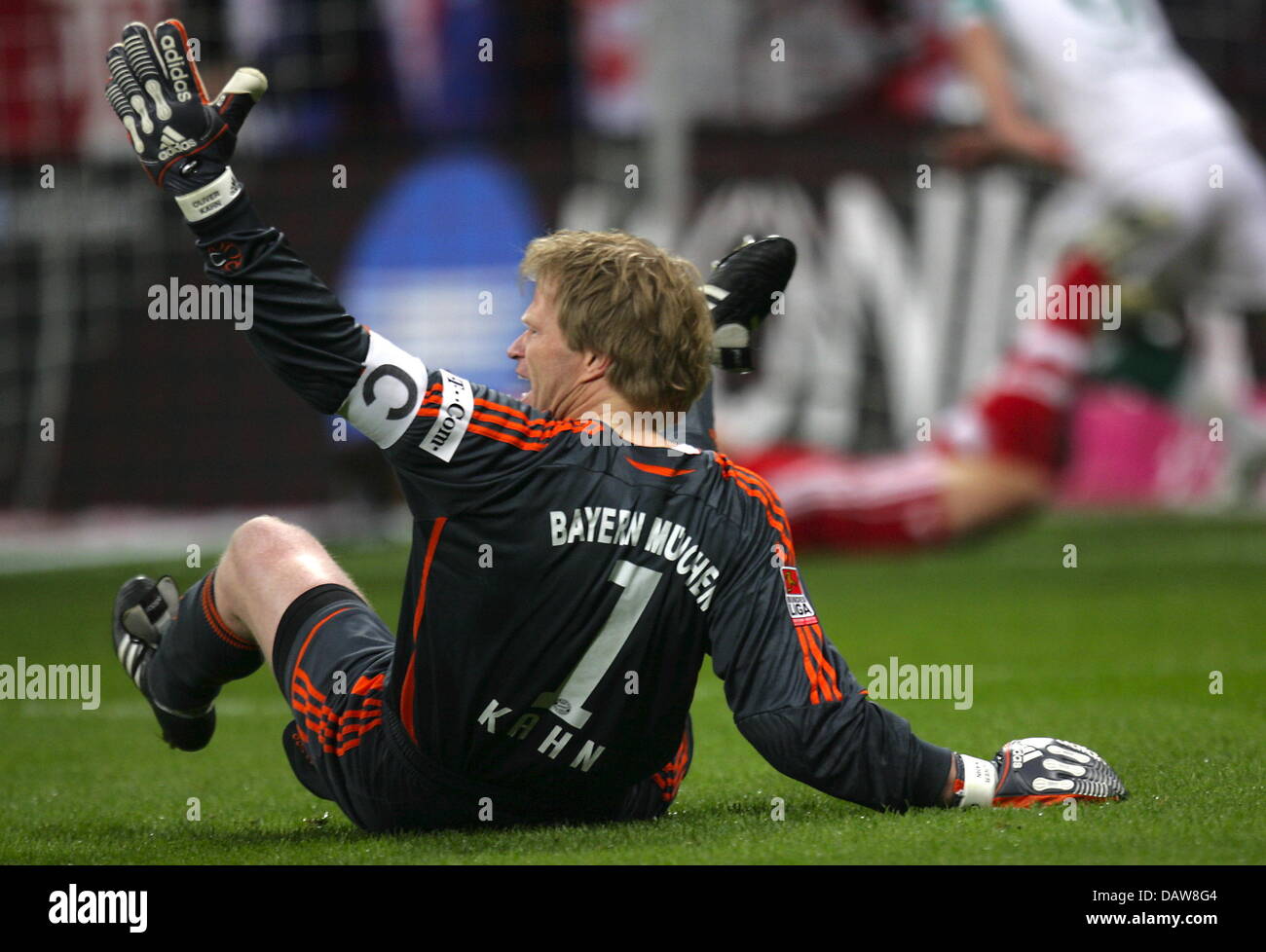 Munich goalie oliver kahn pictured hi-res stock photography and images ...