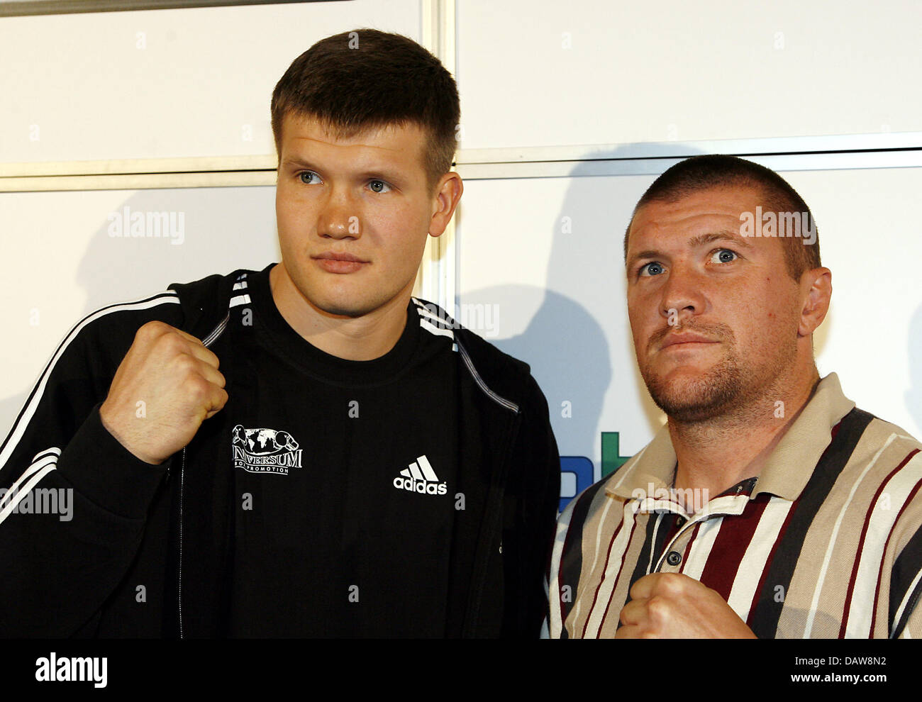 US-American boxer Danny Batchelder and his Ukrainian colleague ...