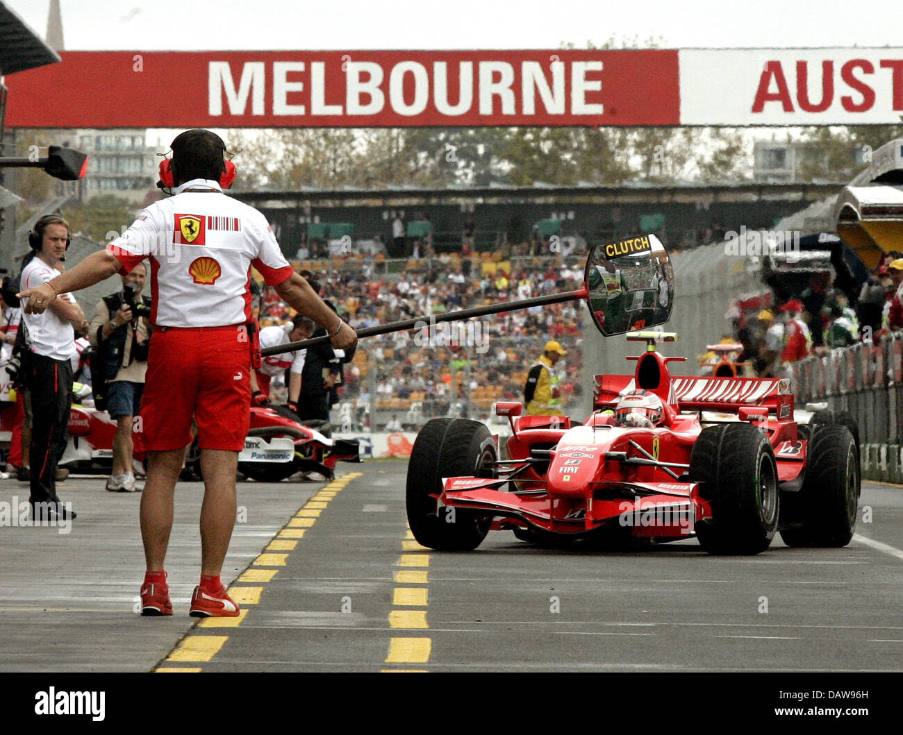 Ferrari pit 2007 hi-res stock photography and images - Alamy