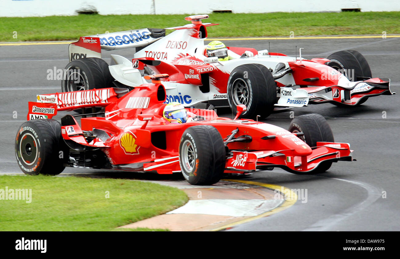 German Formual One pilot Ralf Schumacher (back) leaves the door open ...
