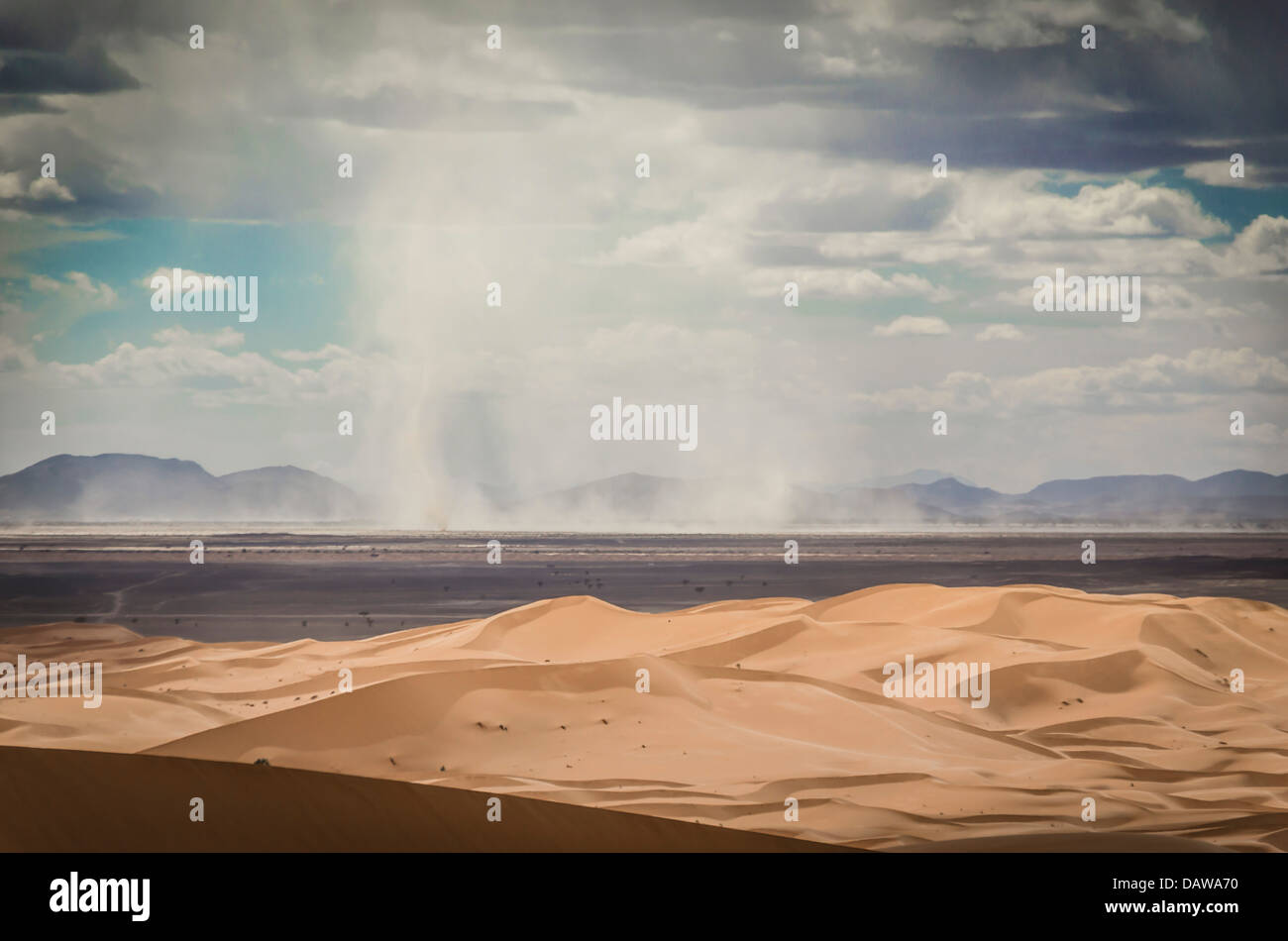 Sandstorm sahara hi-res stock photography and images - Alamy