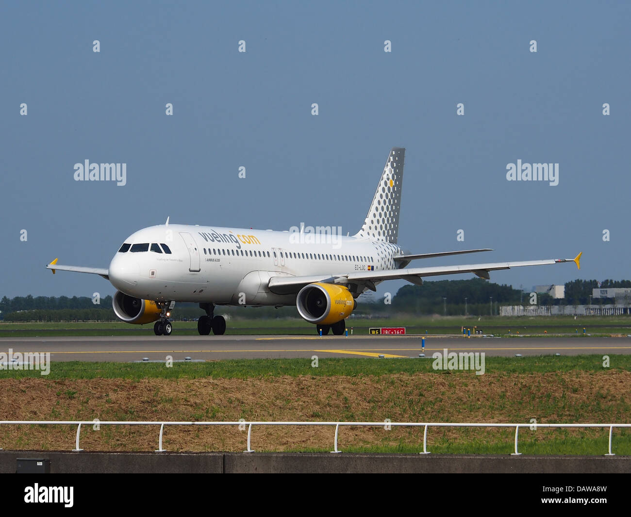 The EC-LOC is an Airbus A320-214 operated by Vueling, a Spanish low ...
