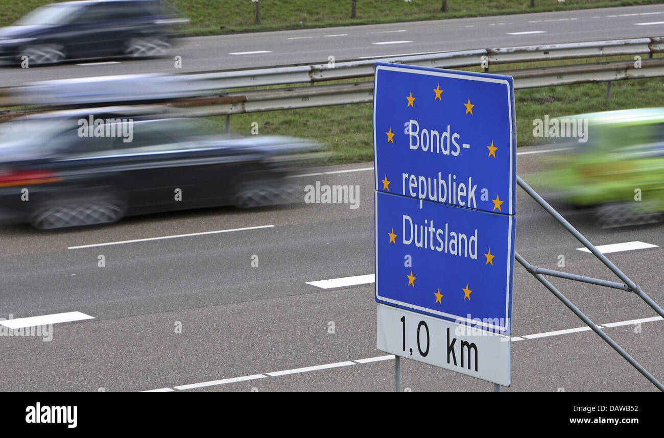 The german dutch border hi-res stock photography and images - Alamy