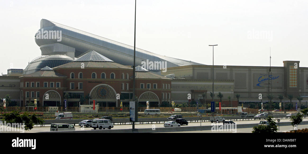 The picture shows a view of the Mall of the Emirates Shopping Center ...