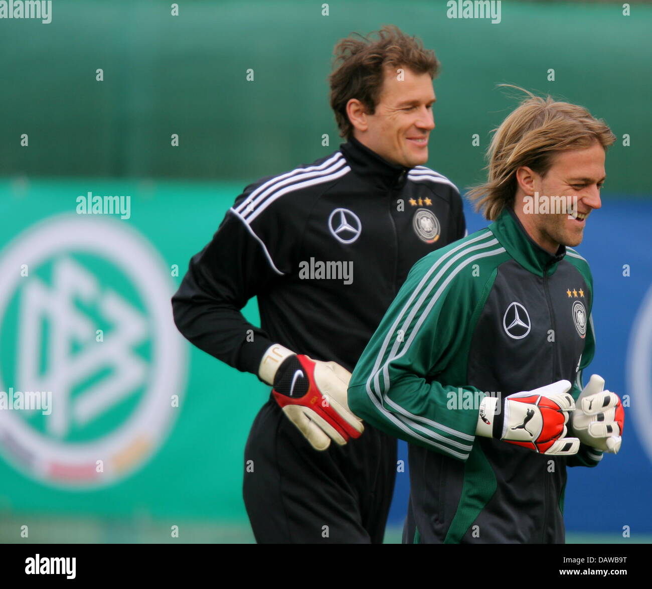 The goalkeepers of the German national soccer team Jens Lehmann (L-R ...