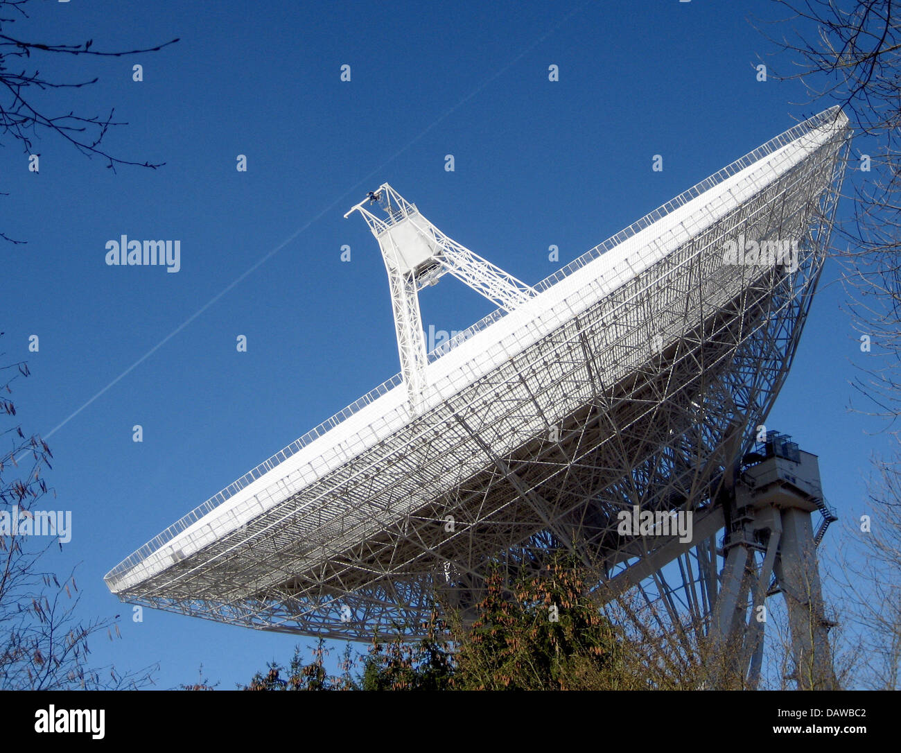 The photo shows the radio telescope of the Max Planck Institute for ...