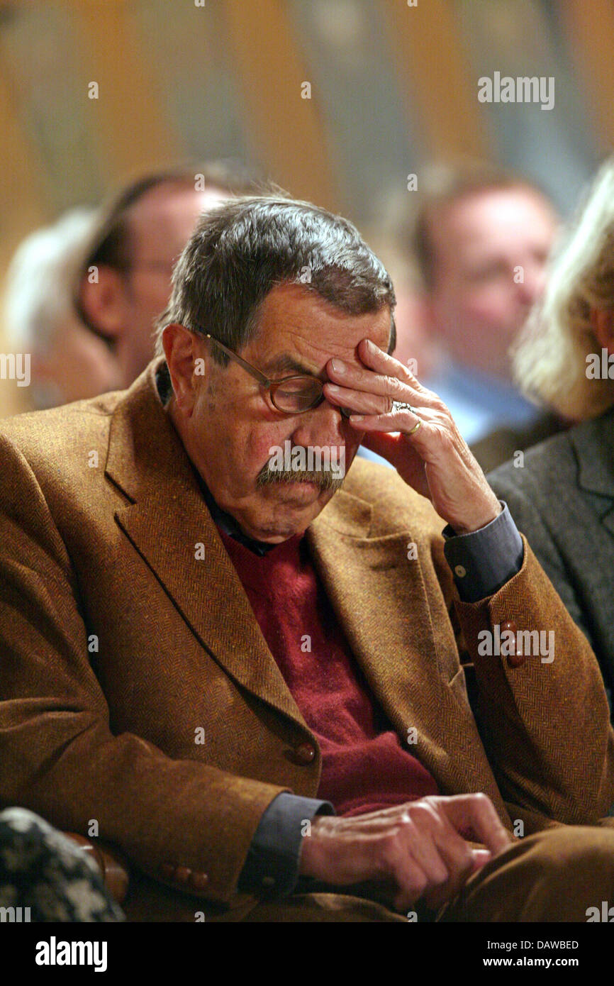 Guenter Grass, winner of the Nobel Prize in Literature, gestures during ...