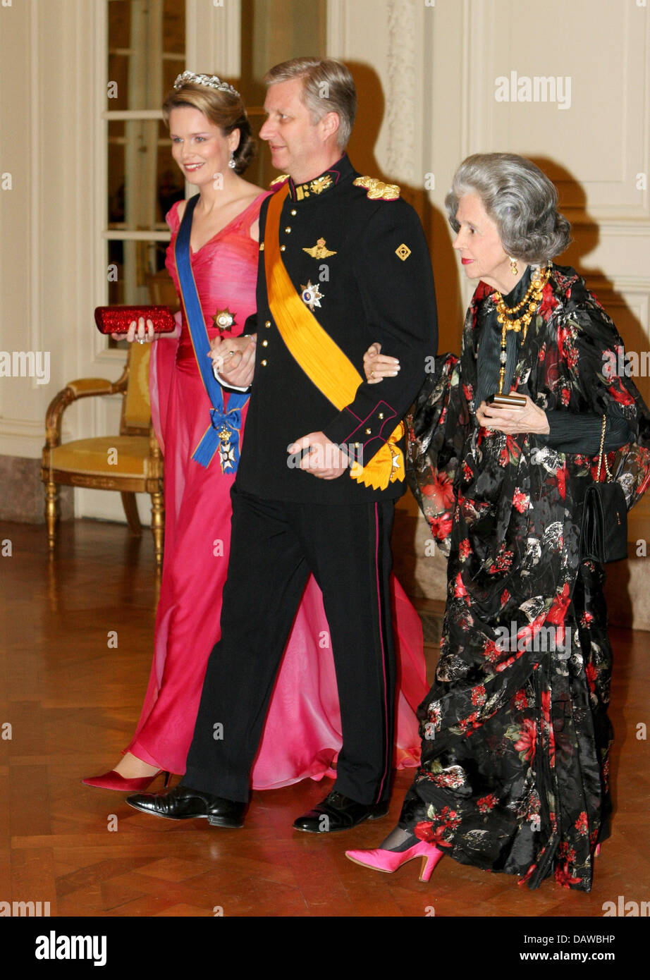 Bel couple full length group hi-res stock photography and images - Alamy