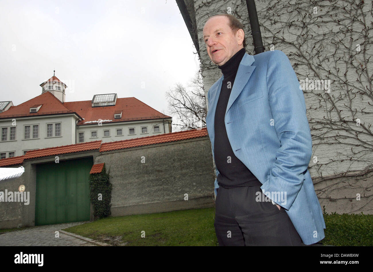 Wolfgang Deuschl, head of the correctional facility Aichach, speaks ...