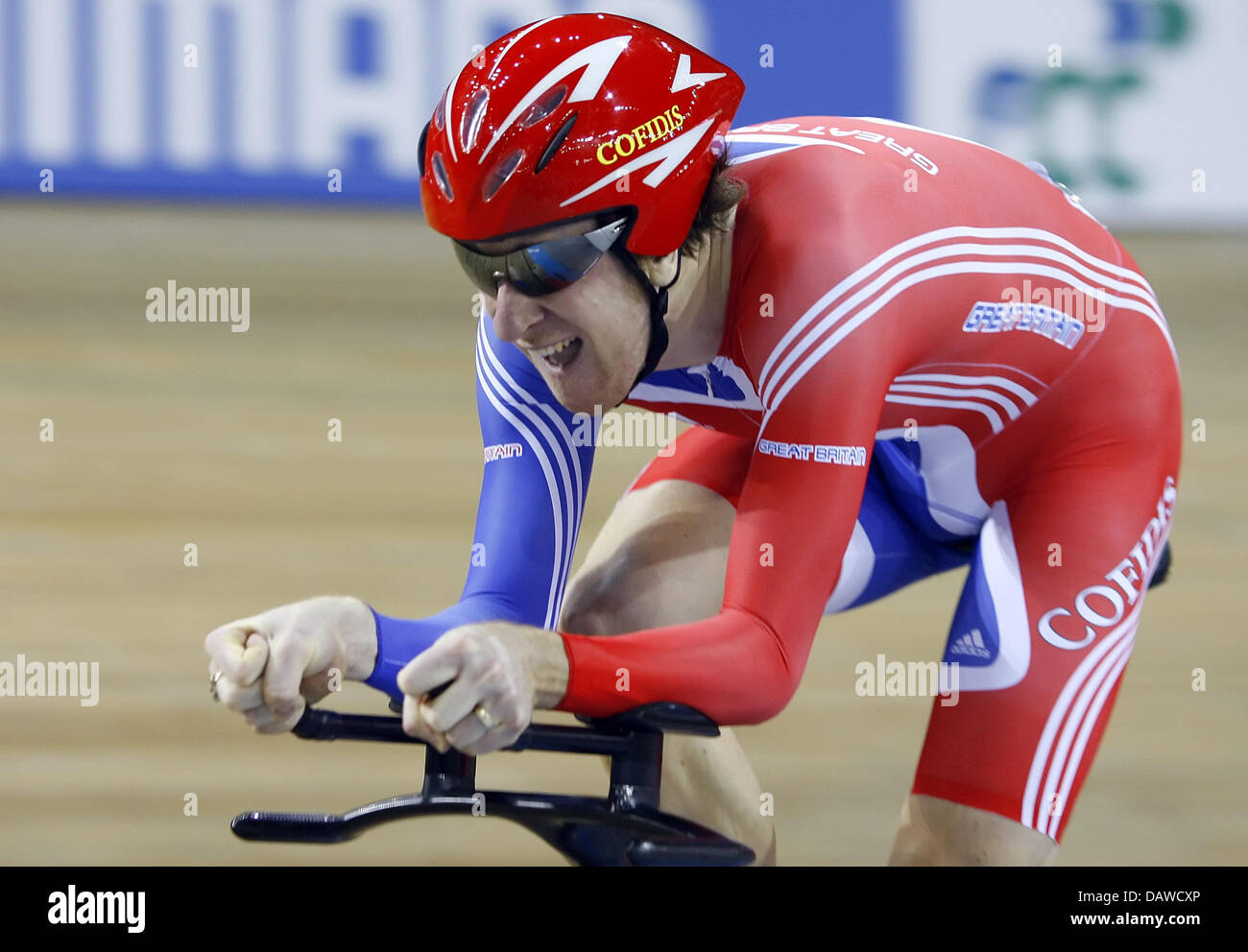 British cycling pro Bradley Wiggins pictured racing the Men's ...