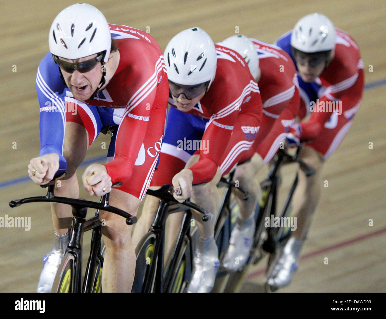 The British team (L-R) Bradley Wiggins, Edward Clancy, Thomas Geraint ...