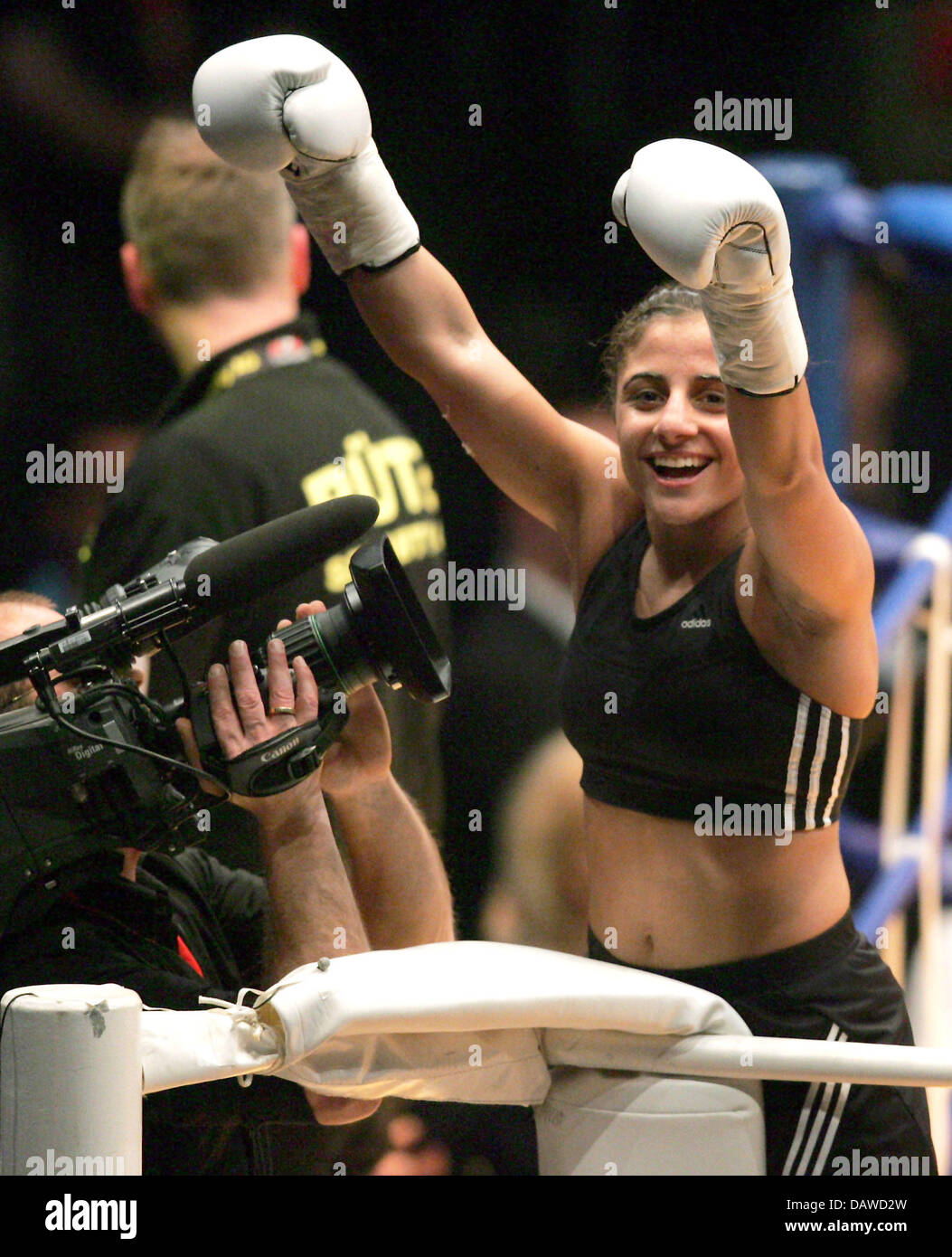 German boxer Susianna Kentikian cheers defending her WBA flyweight ...