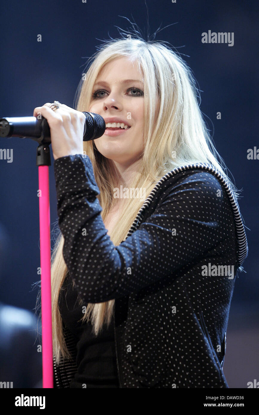 Avril lavigne and band hi-res stock photography and images - Alamy