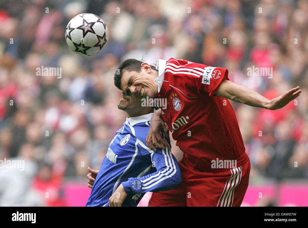 Lucio (R) of Munich and Schalke's Kevin Kuranyi play a heading duel ...