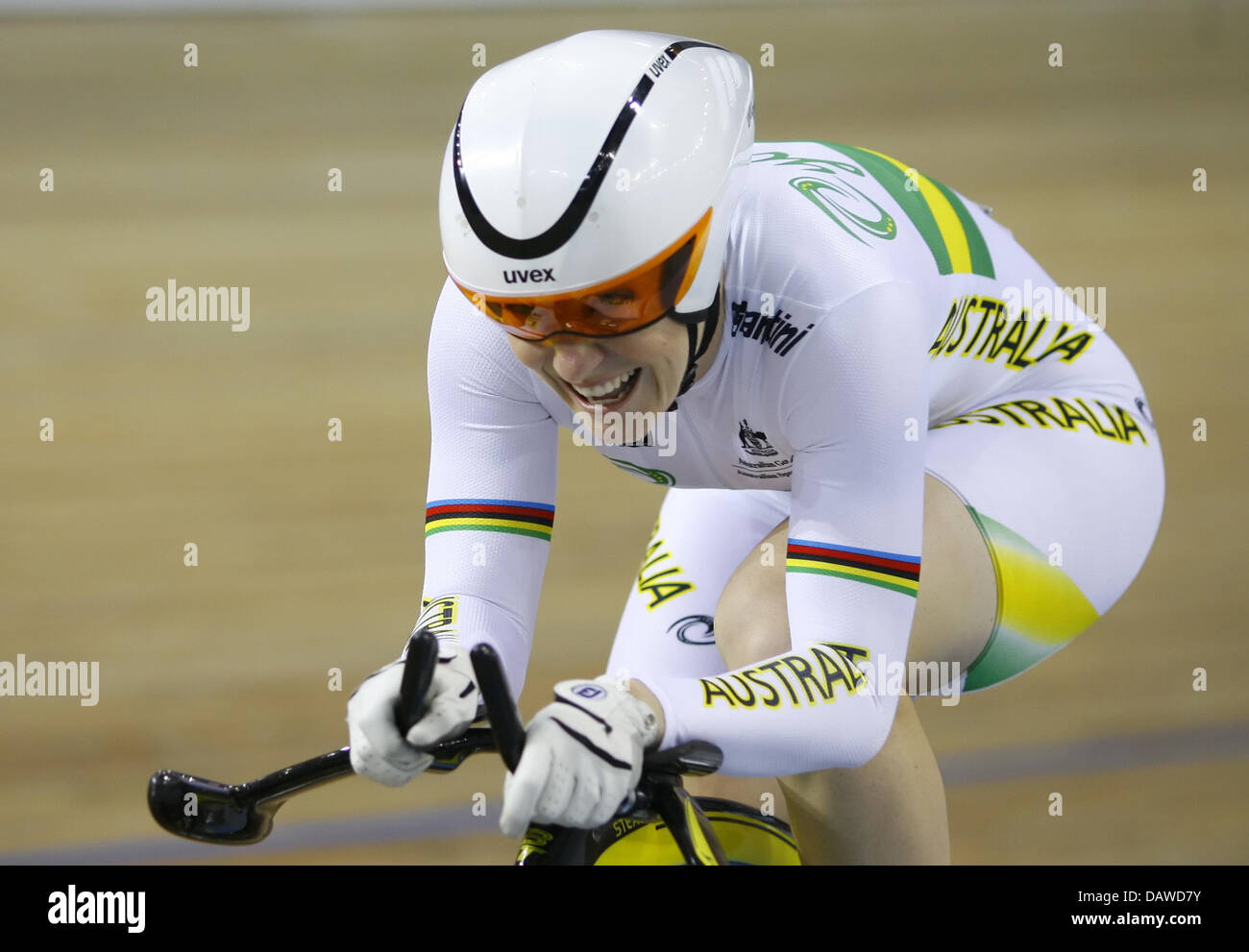 Australian cycling pro Anna Meares wins the Women's 500m Time Trial of ...