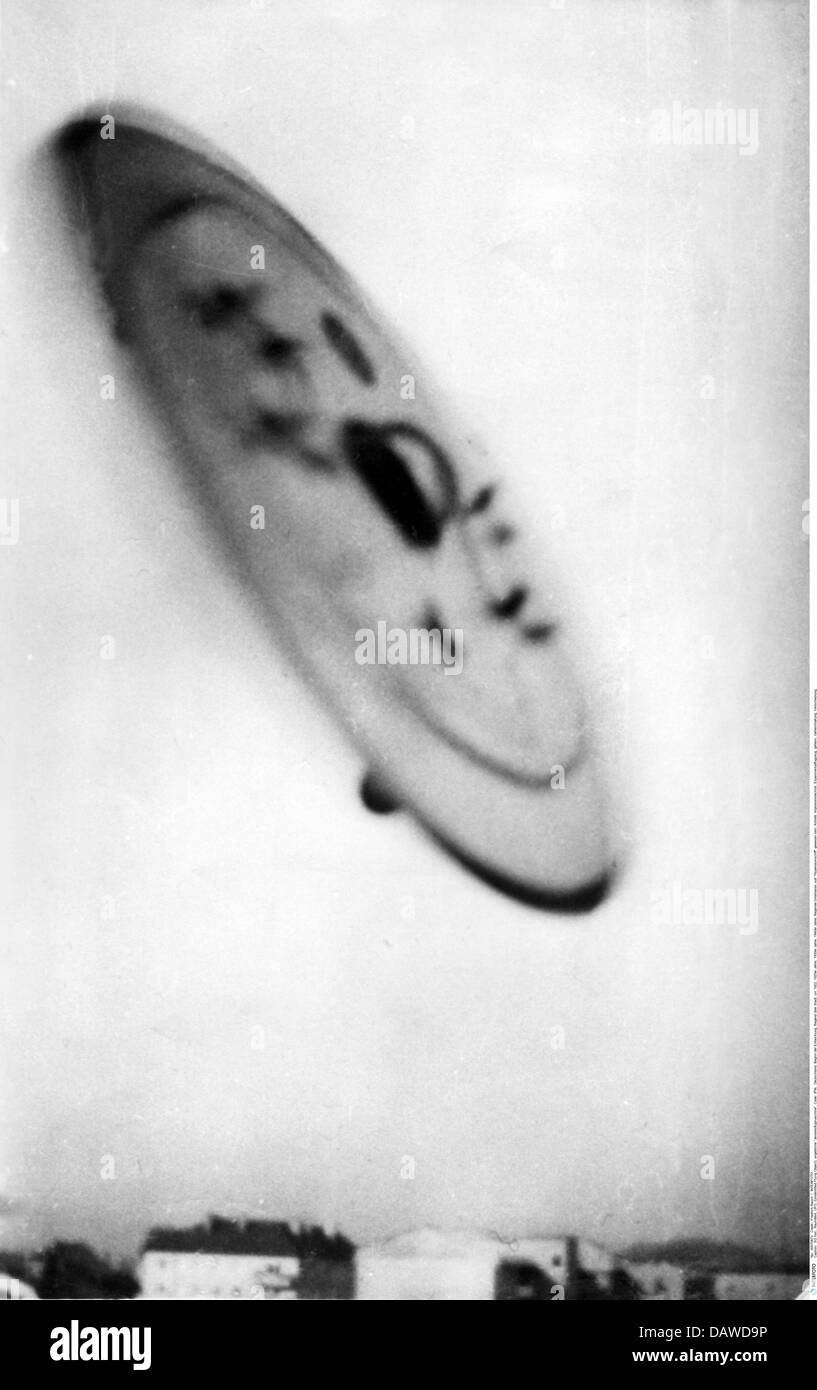 Flying Machine Black and White Stock Photos & Images - Alamy