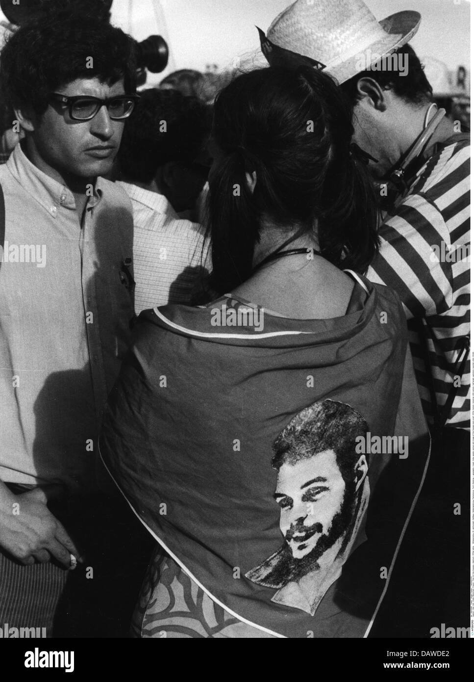 geography / travel, Cuba, people, woman with image of Che Guevara neck ...