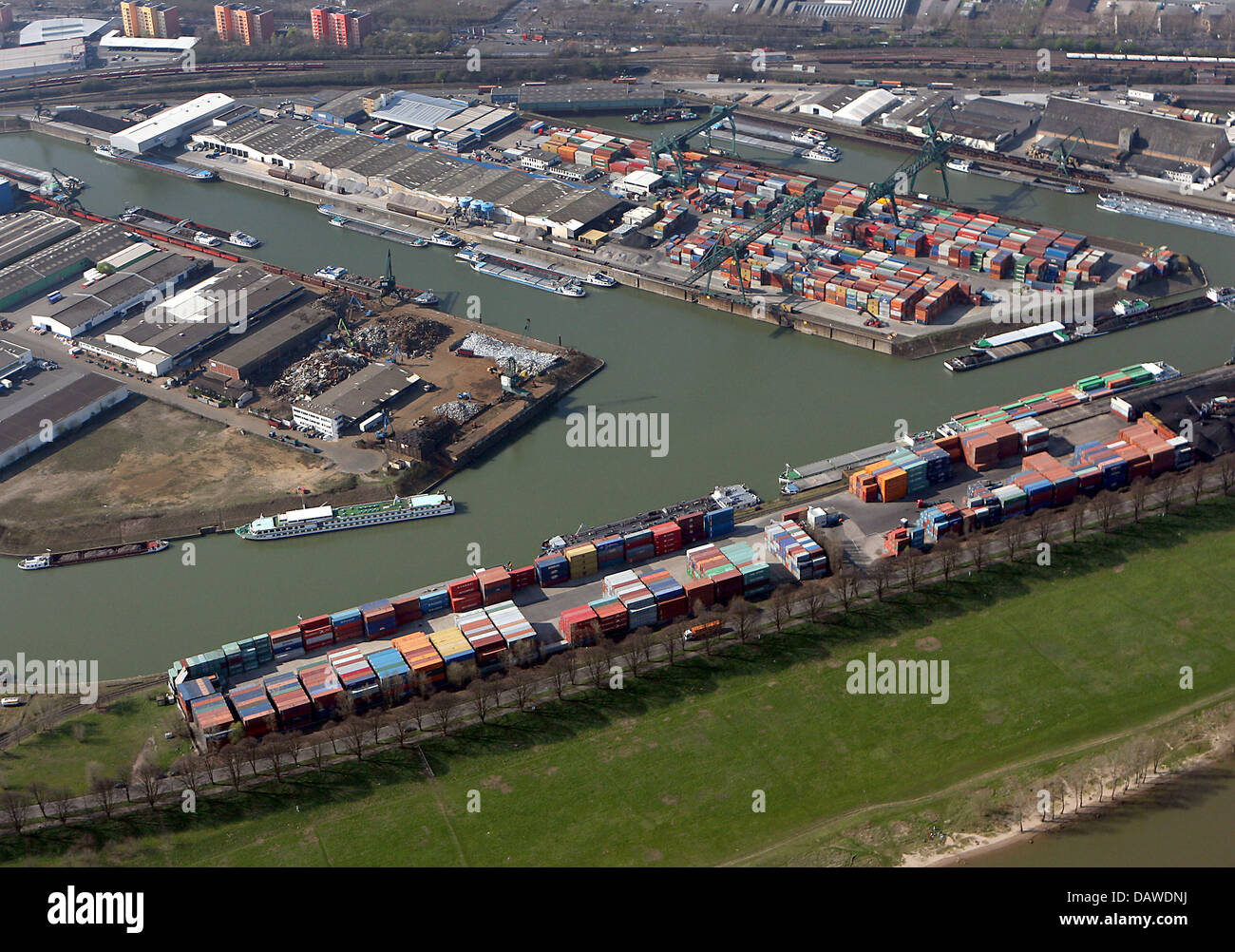 The photo shows Cologne-Niehl Rhine harbour with container transfer ...