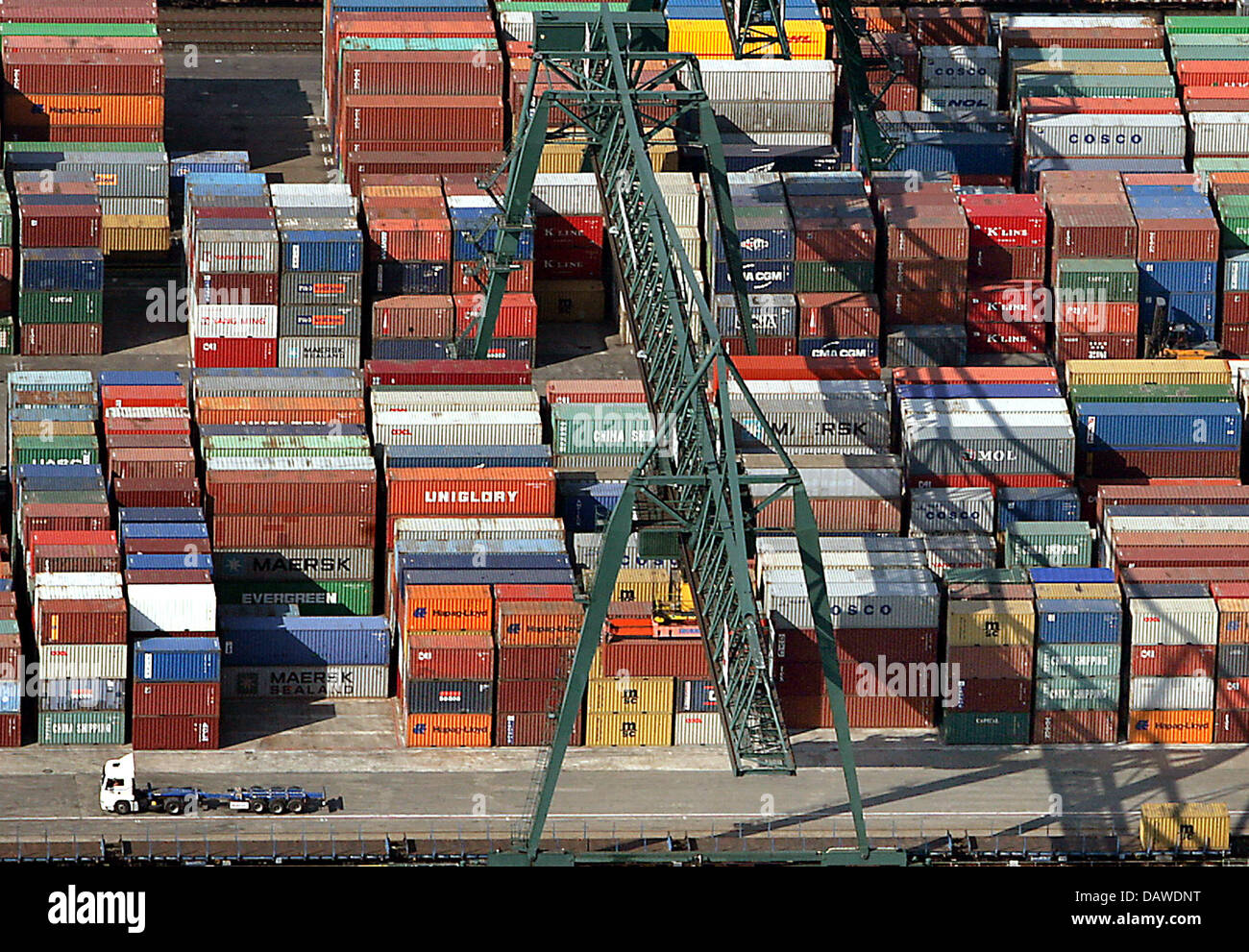 The photo shows Cologne-Niehl Rhine harbour with its container transfer ...