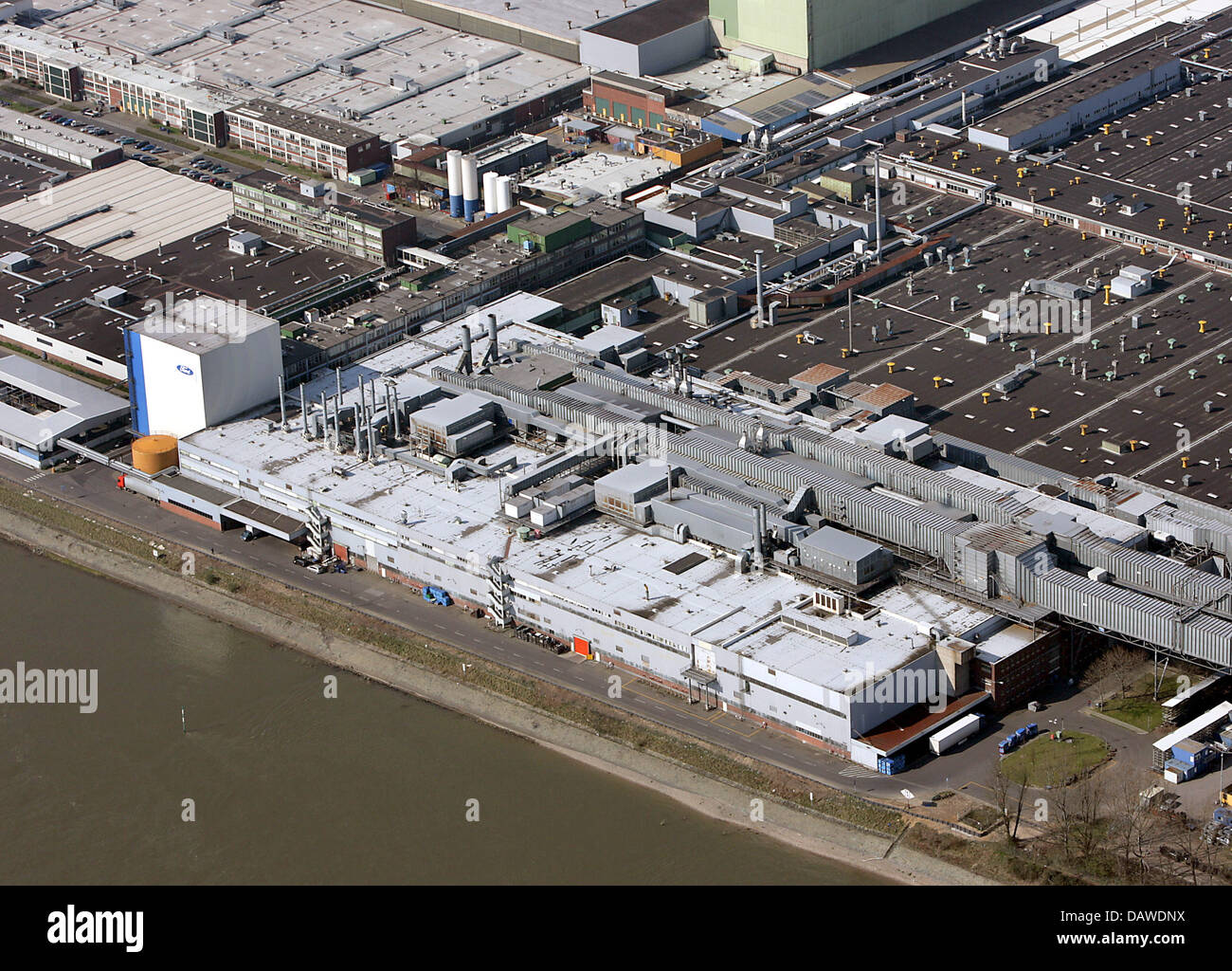 The photo shows the Ford plant in Cologne-Niehl, Germany, 28 March 2007 ...