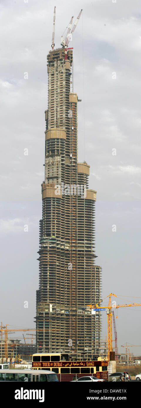 The photo shows the construction site of the Burj Dubai (Tower of Dubai ...