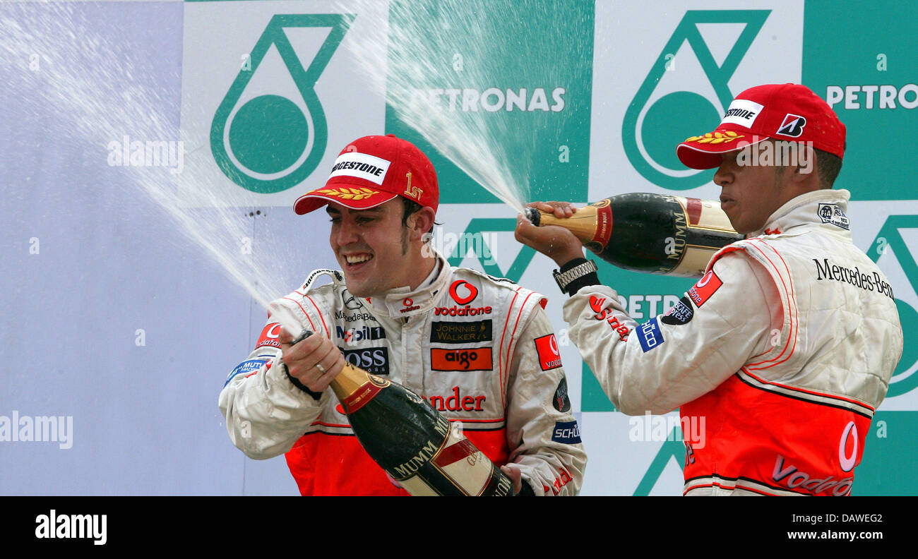 Spanish Formula 1 pilot Fernando Alonso (L) and his British teammate ...