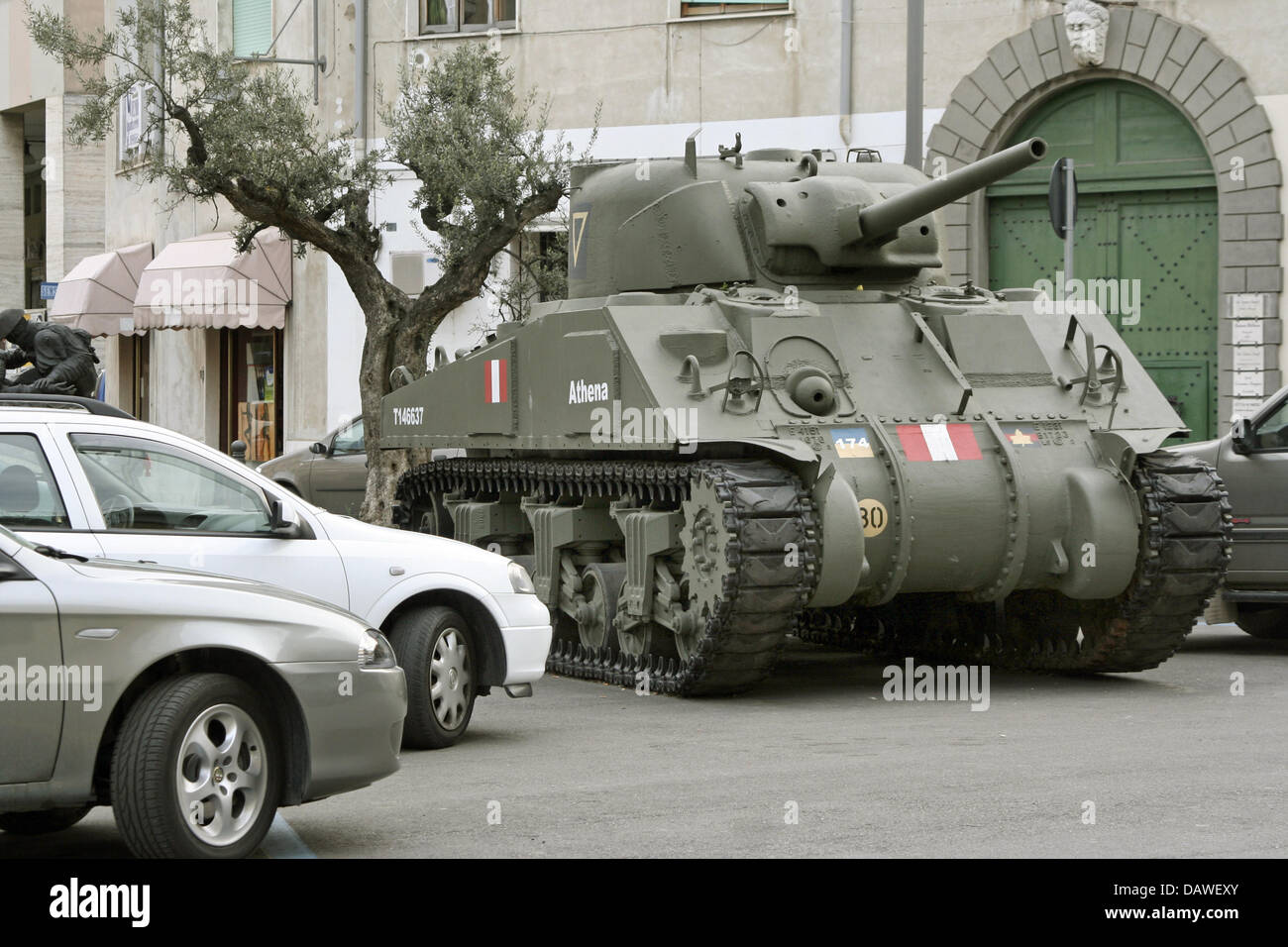 Sherman 1944 italy hi-res stock photography and images - Alamy