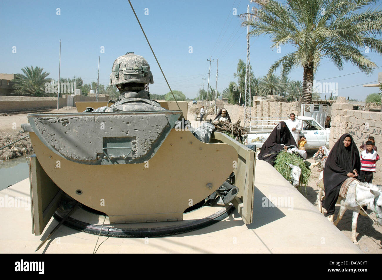 M1114 hmmwv hi-res stock photography and images - Alamy