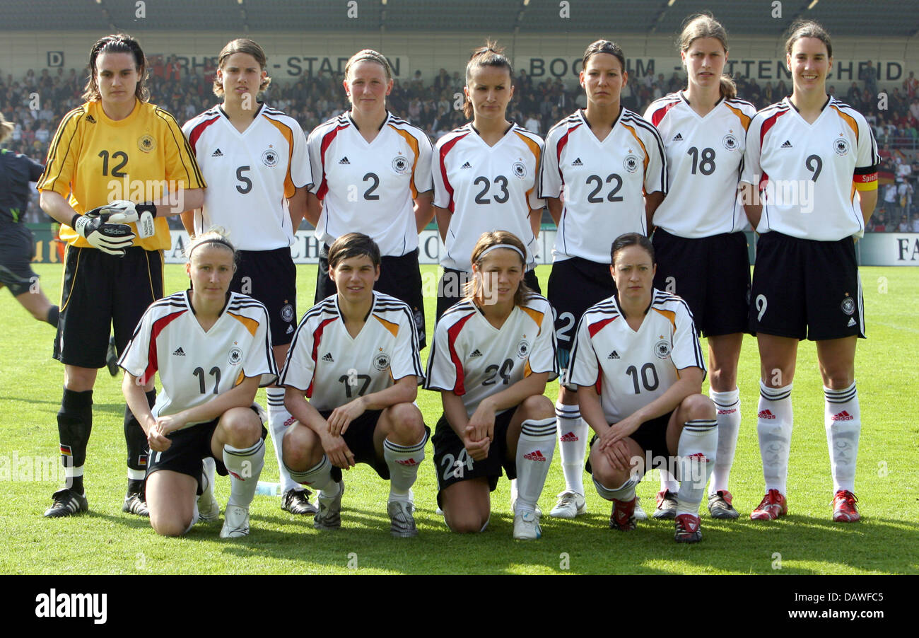 Players of the German women's national team goalkeeper Nadine Angerer ...
