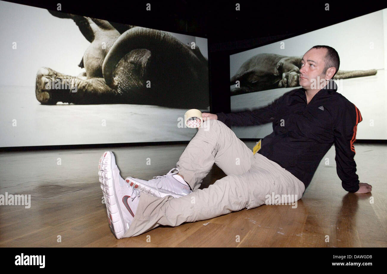 Douglas gordon artist hi-res stock photography and images - Alamy