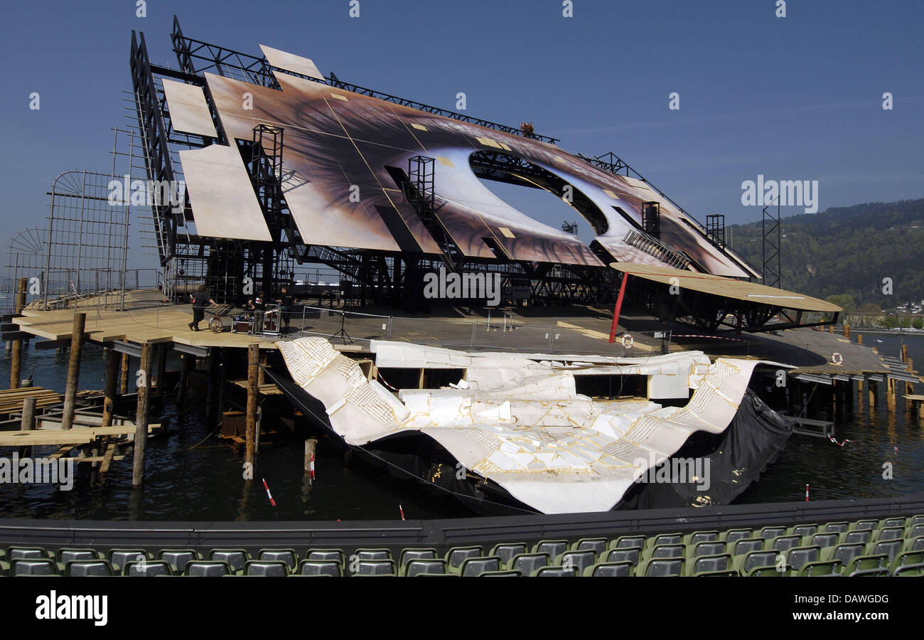 The photo shows the unfinshed new stage setting for the opera 'Tosca ...