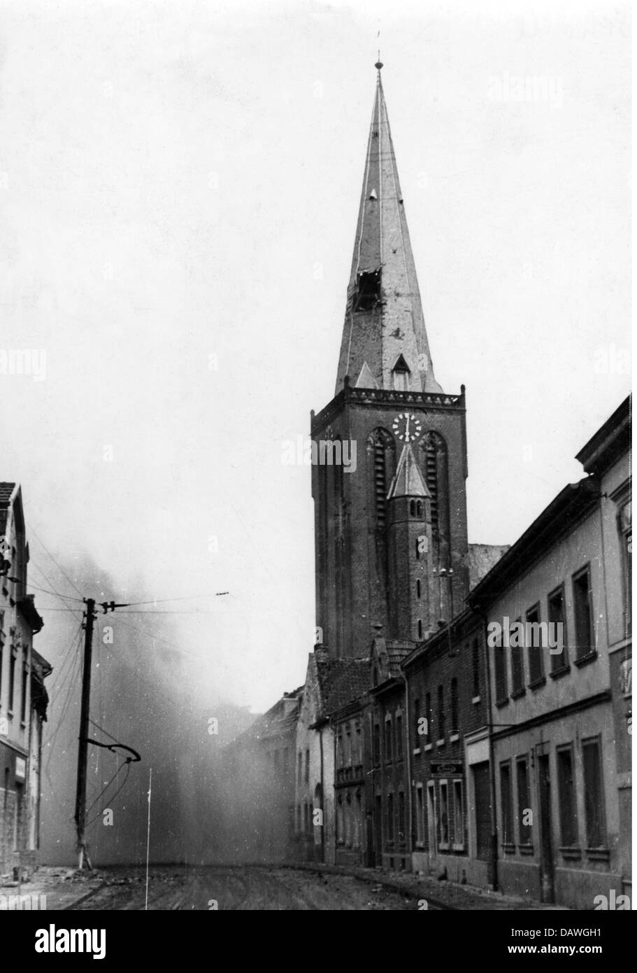 events, Second World War / WWII, Germany, artillery hit in the village ...