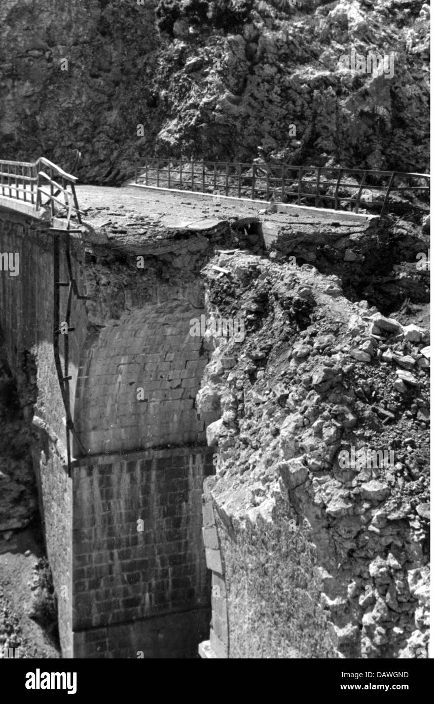 Blown up bridge hi-res stock photography and images - Alamy
