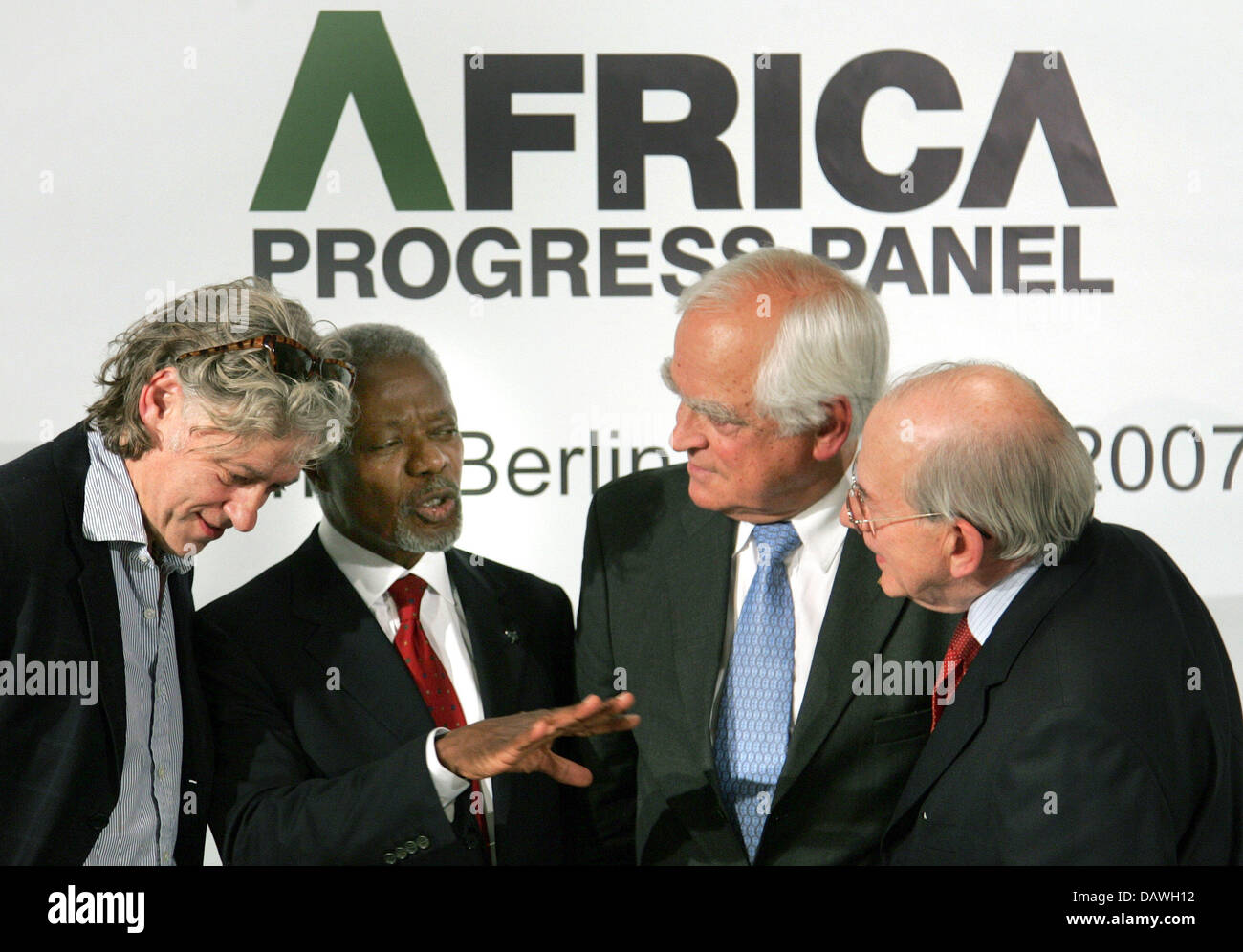 Kofi Anan, former UN Secretary General and chairman of the 'Africa Progress Panel' (2-L ...