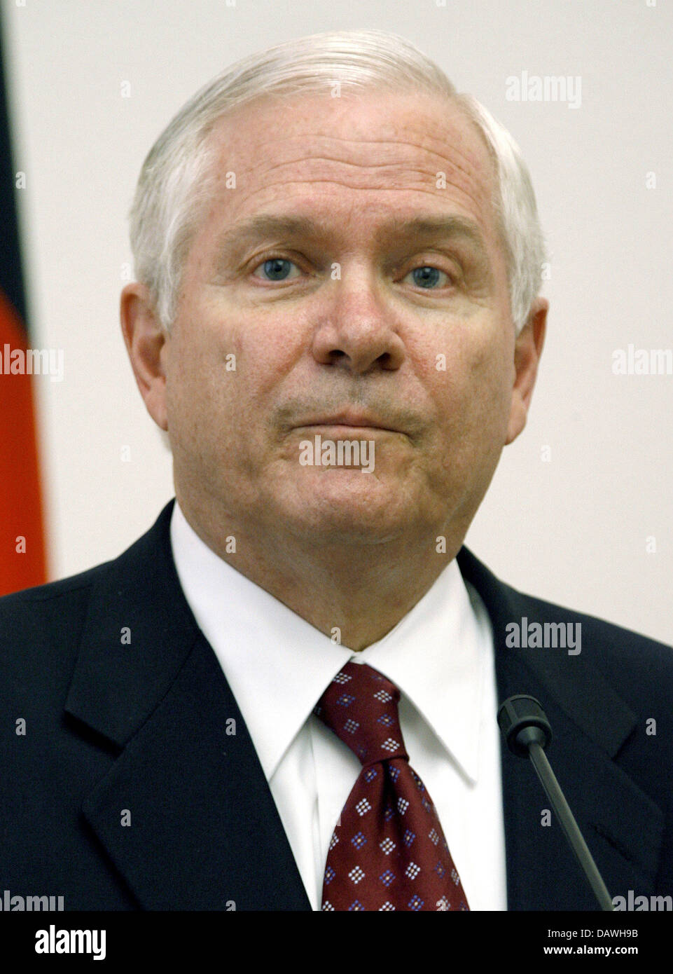 Secretary defence robert gates hi-res stock photography and images - Alamy